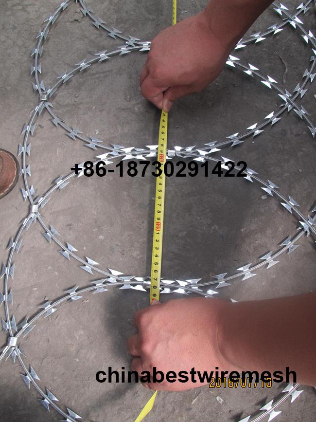 450mm coil diameter Razor wire flat wrap coils as a clapped into a flat ...