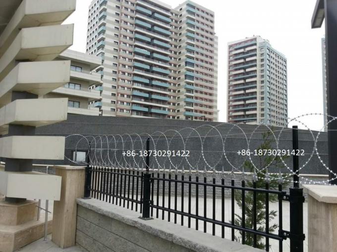 450mm coil diameter Razor wire flat wrap coils as a clapped into a flat ...