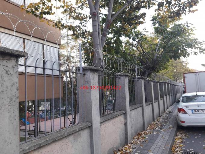 450mm coil diameter Razor wire flat wrap coils as a clapped into a flat ...